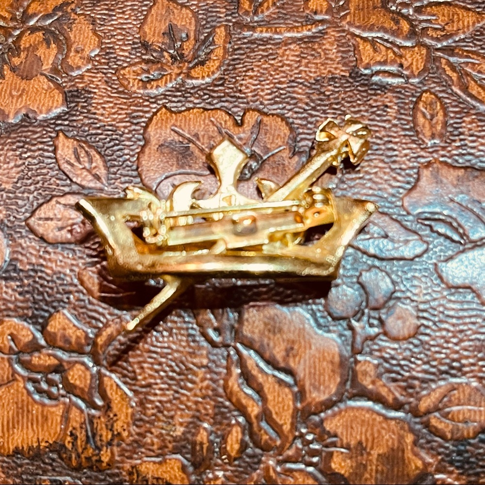 Vintage Scepter & Crown Embossed Brooch! - Gem